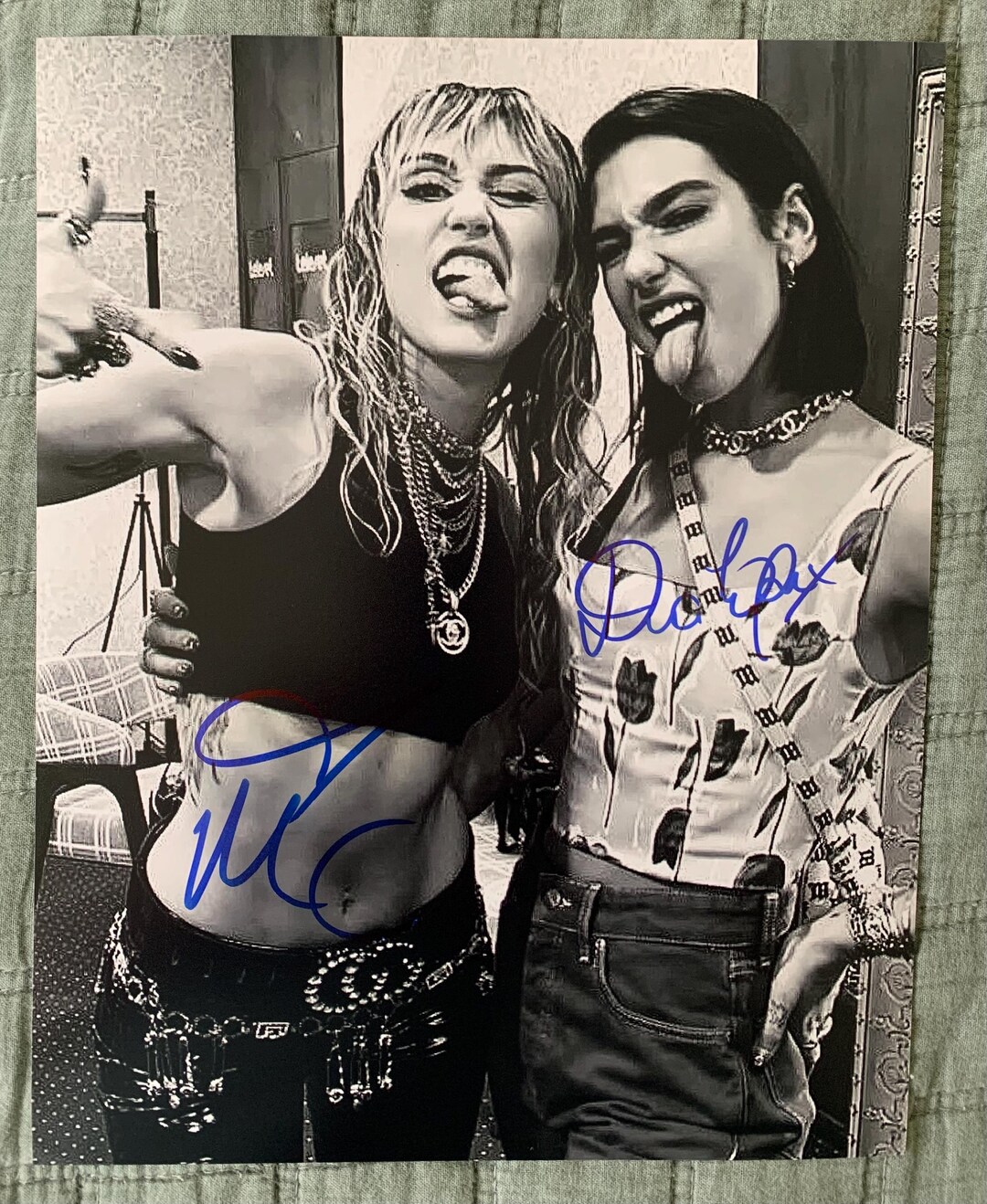 Miley Cyrus & Dua Lipa Hand Signed 8x10 Photo With COA - Etsy