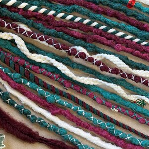 Xmas Braid in Synthetic Dreads Green & Burgundy Festive Temporary ...