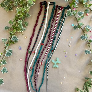 Xmas Braid in Synthetic Dreads Green & Burgundy Festive Temporary ...