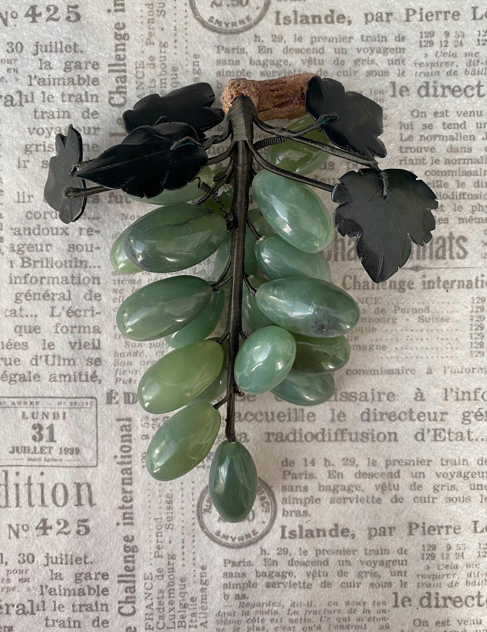W0587 Vintage Gemstone Jade / Jade Grapes Sculpture / Carved Jade ...