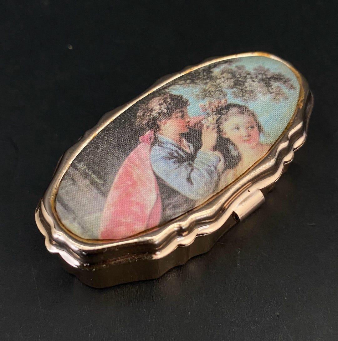 W0839 Vintage Victorian Romantic Couple Landscape Pill Box / Trinket ...