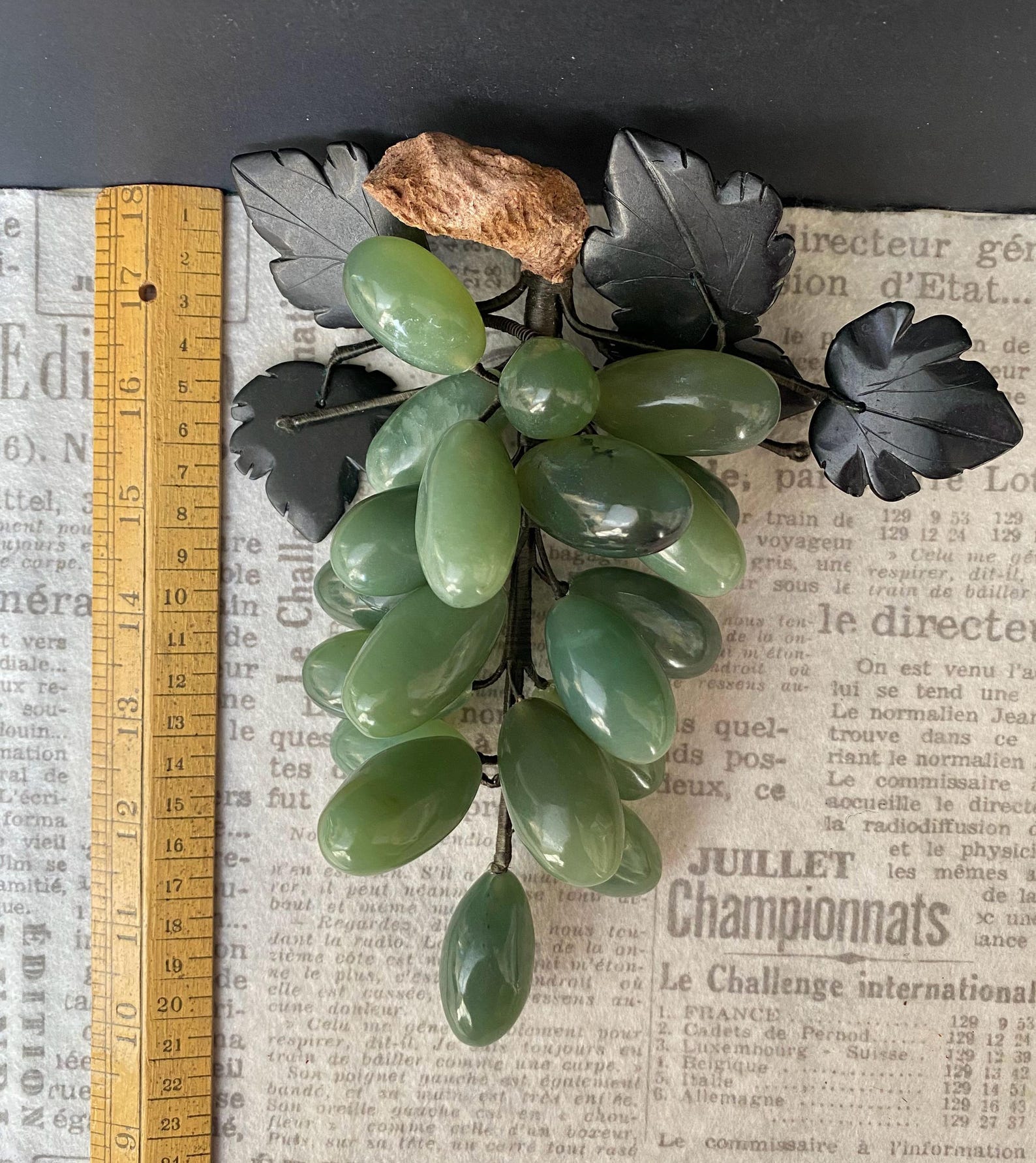 W0587 Vintage Gemstone Jade / Jade Grapes Sculpture / Carved Jade ...
