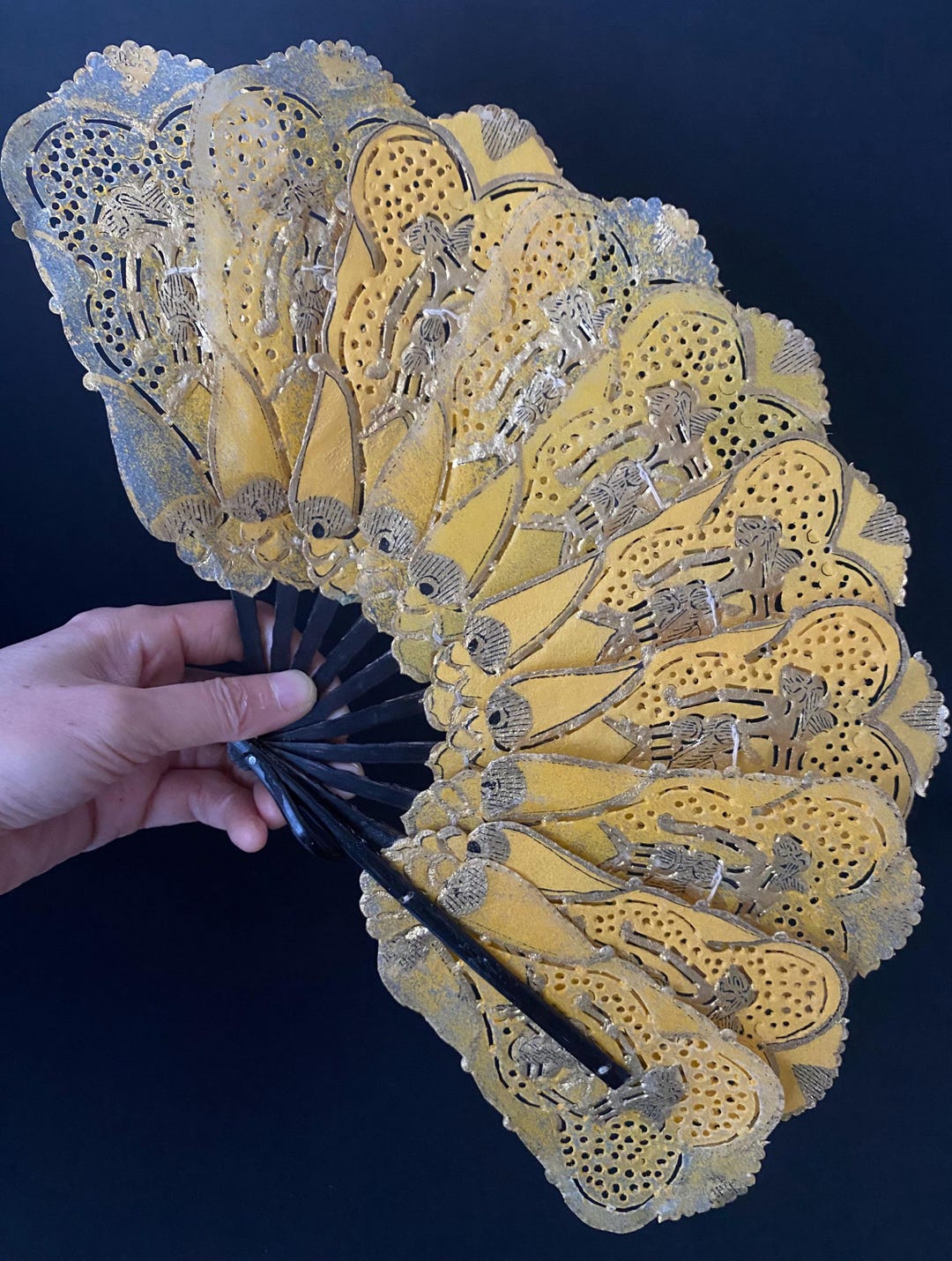 W0694 Rear Antique Dutch Indonesian Hand Fan/hand Gold Painted Pierced ...