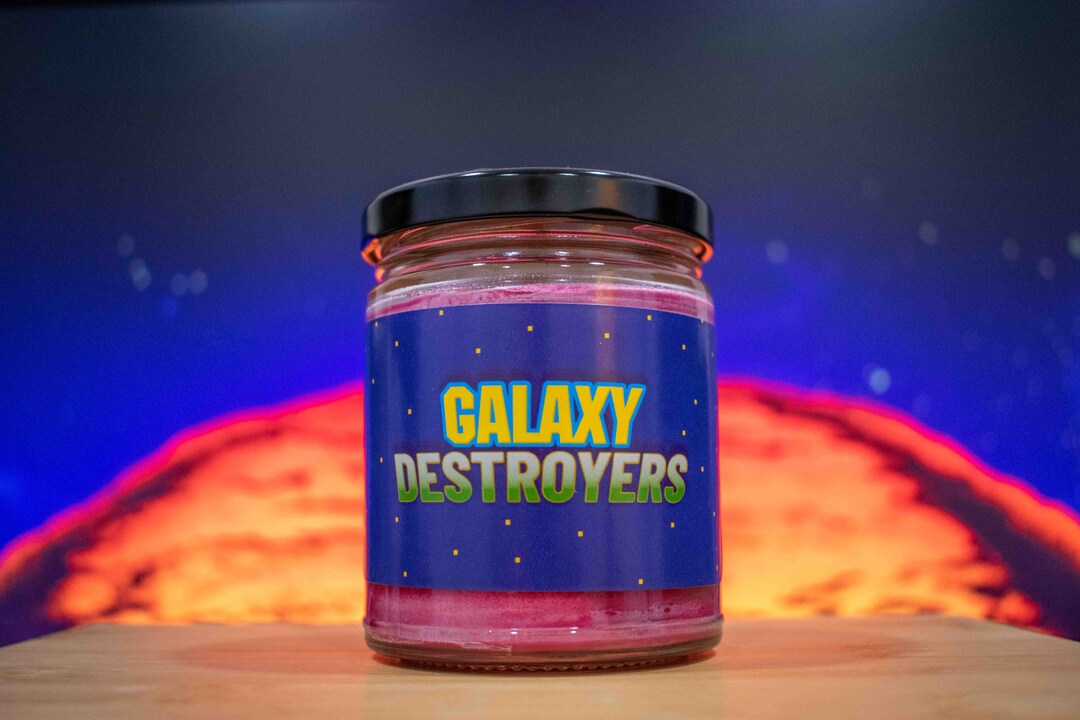 Gaming Candle Retro Arcade Bergamot, Fresh Greens, White Moss, Black ...