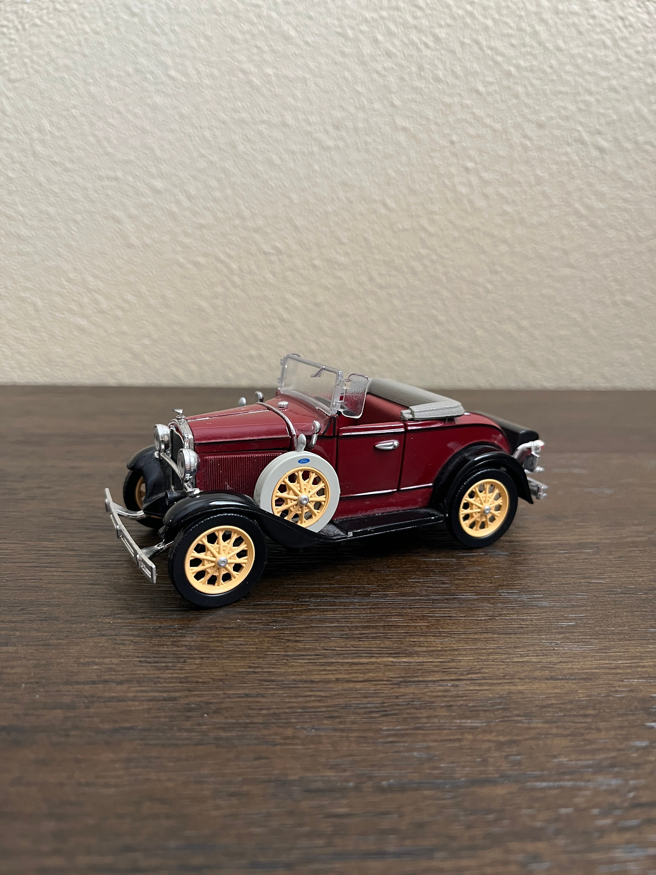 1931 Ford Roadster Model A 1:32 Scale Model Car National Motor Museum ...