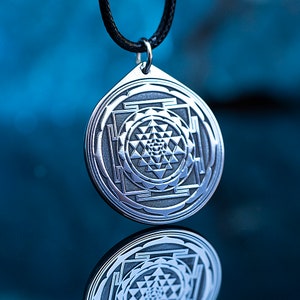 Sri Yantra Shri Chakra Amulet Pendant Mantra Amulet Occult Magic ...