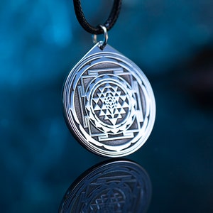 Sri Yantra Shri Chakra Amulet Pendant Mantra Amulet Occult Magic ...