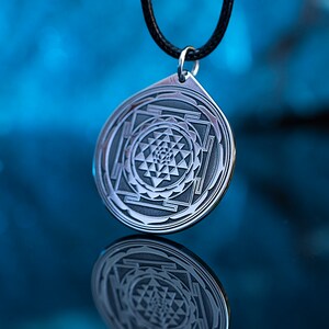Sri Yantra Shri Chakra Amulet Pendant Mantra Amulet Occult Magic ...