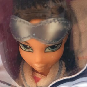 Bratz Stylin' Salon 'N' Spa Playset ,2002 MGA Exlusive DANA Doll ...