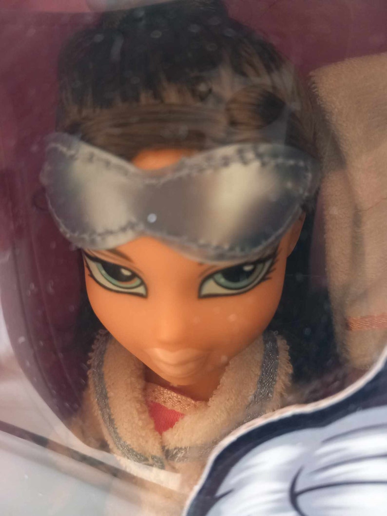 Bratz Stylin' Salon 'N' Spa Playset ,2002 MGA Exlusive DANA Doll ...