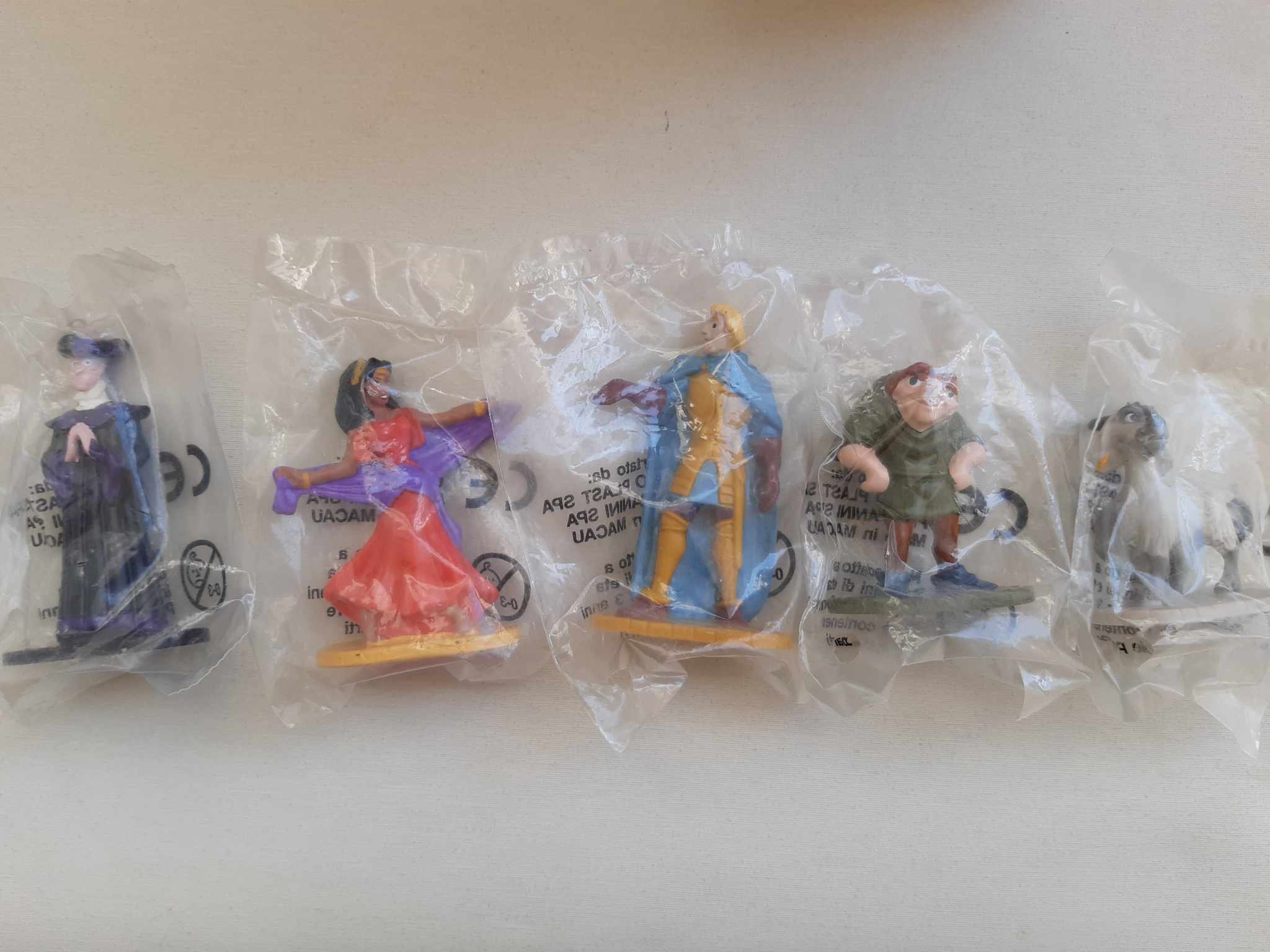 The Hunchback of Notre Dame Display Box With 6 Figures ,disney the ...