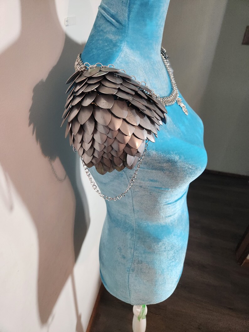 Unisex, Gold or Silver, Shoulder Scalemail, Dragon Scale Pauldron Armor ...