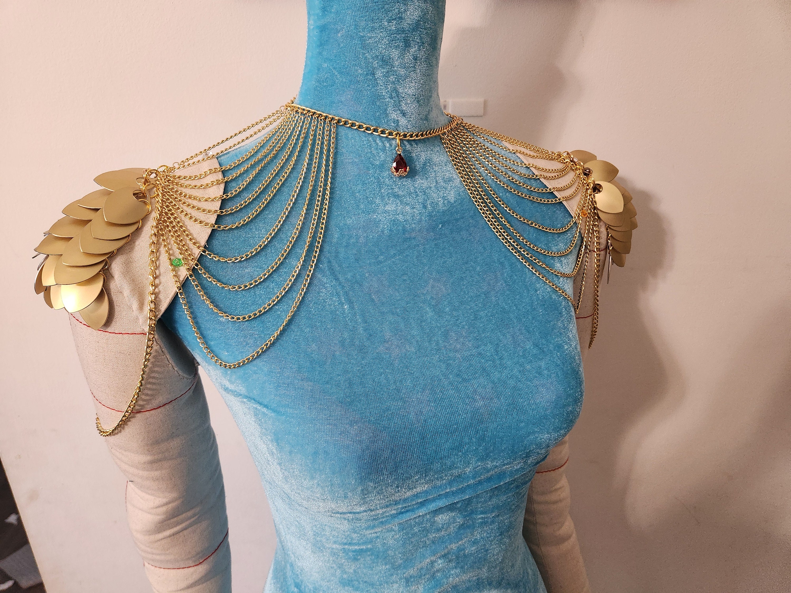 Scalemaille Dragon Scales, Scale Mail Shoulder Armor Pauldron GOLD. - Etsy