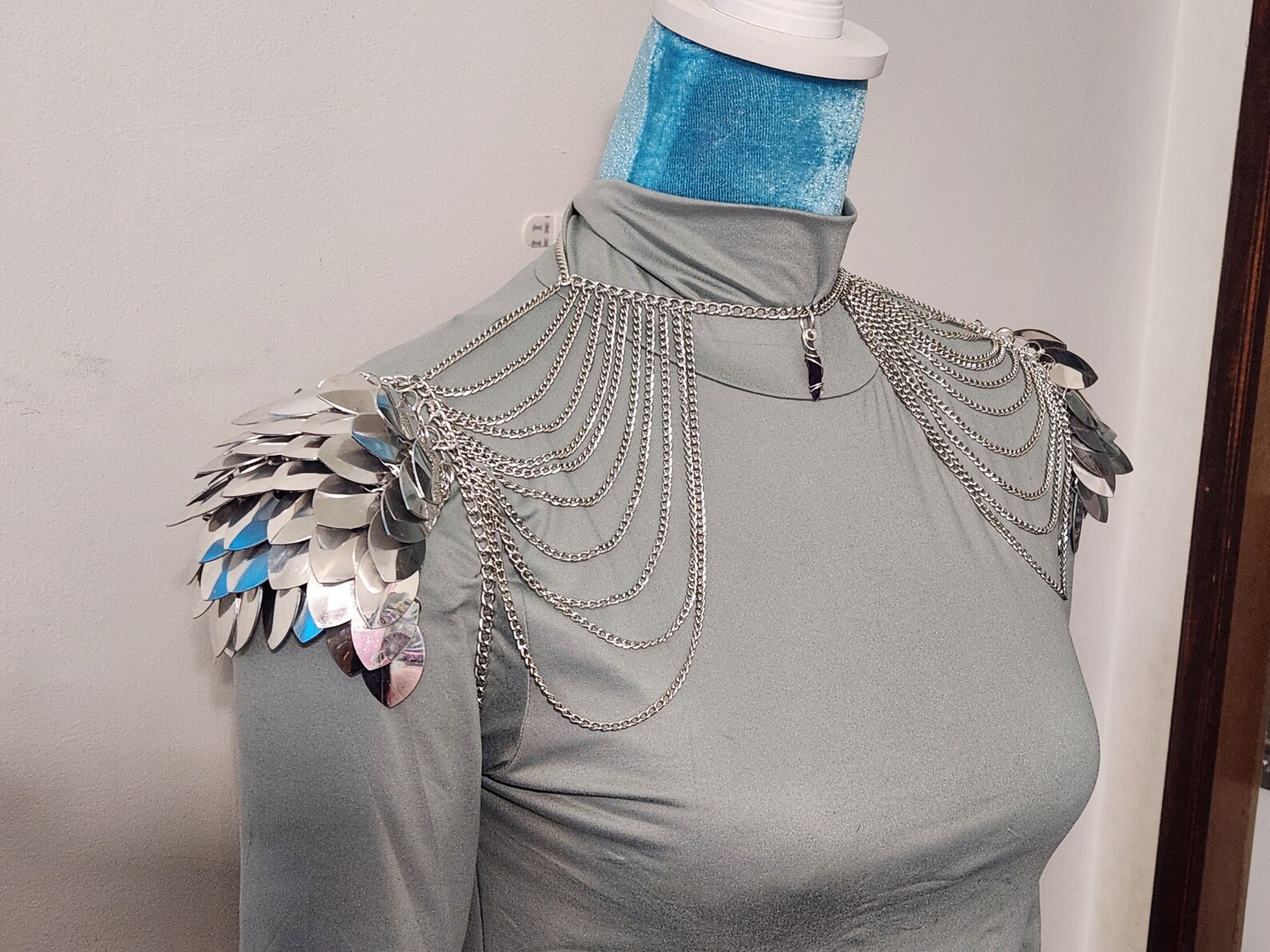 Dragon Scales, Scale Mail Shoulder Armor Pauldron. - Etsy