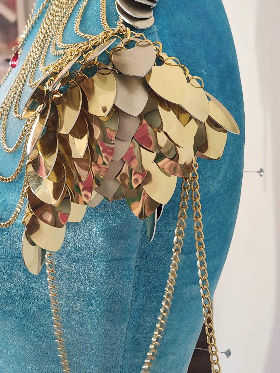 Shinning Armor, Dragon Scales, Scale Mail Shoulder Armour Pauldron ...