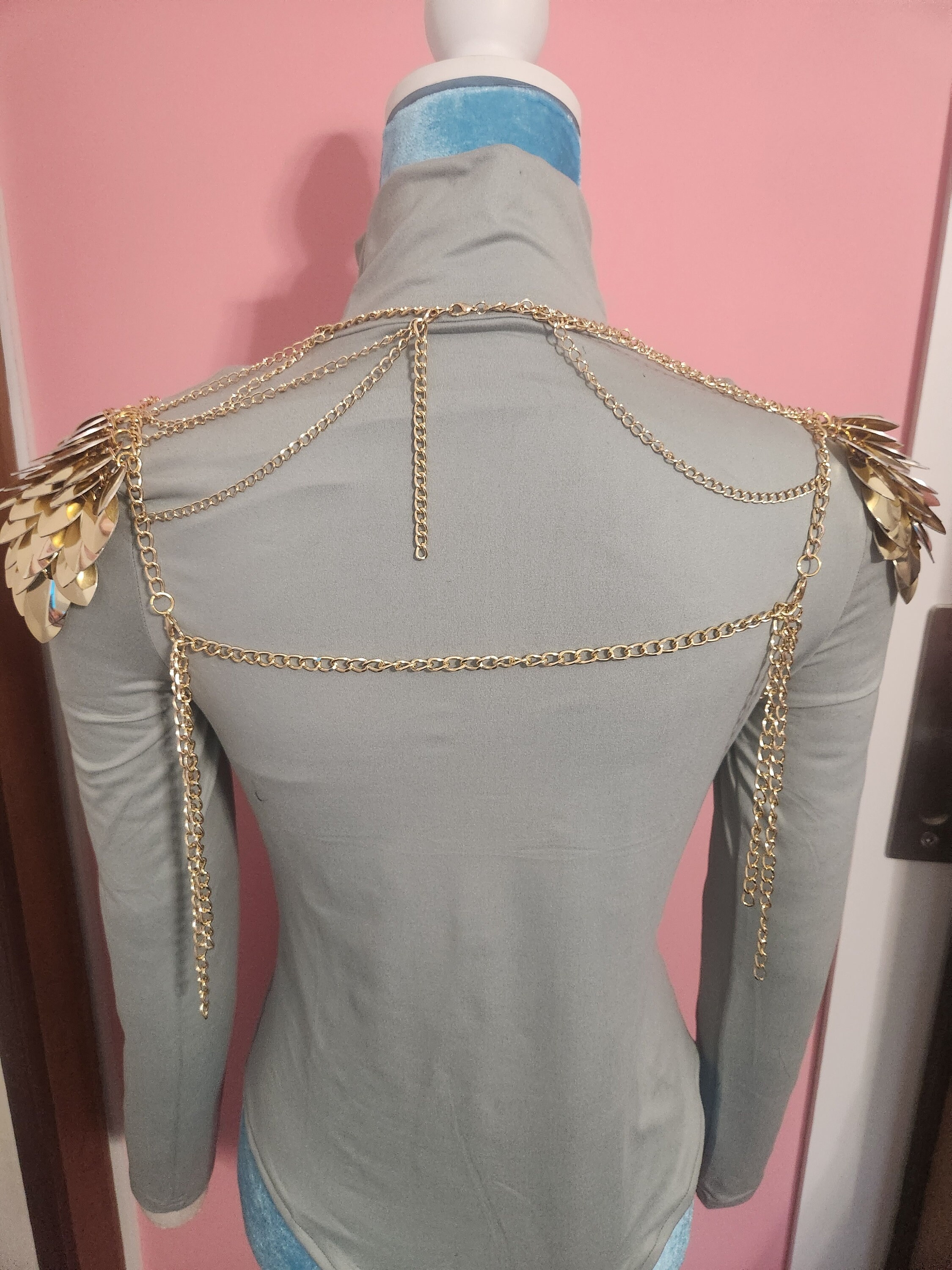 Wide. Dragon Scales, Scale Mail Shoulder Armor Pauldron GOLD. - Etsy