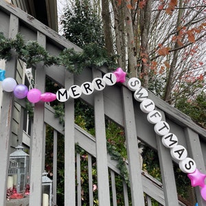 TAYLOR SWIFT SWIFTMAS Friendship Bracelet Garland - Etsy
