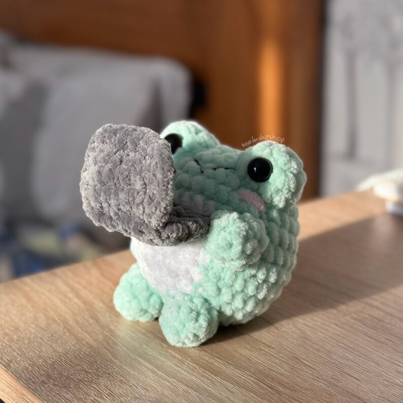 Crochet Frog With Little Laptop Perfect Gift for Gamers, IT ...