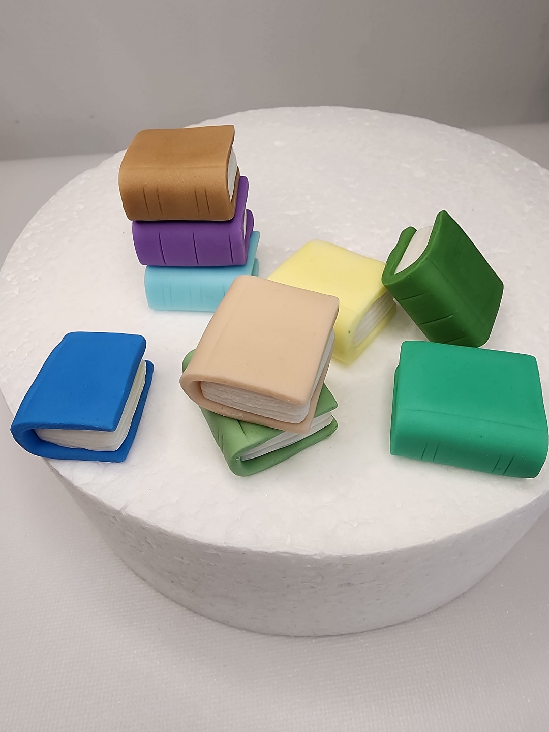 Mini Book Cake Toppers: Book Lover Edible Birthday Cupcake Decorations ...