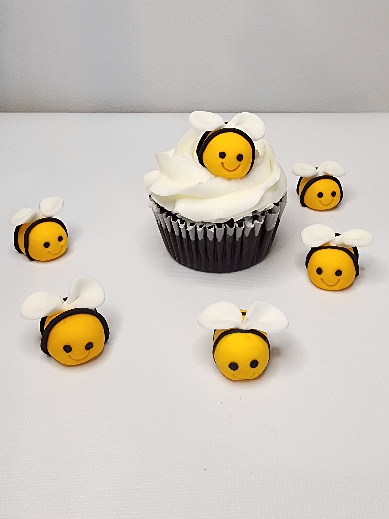 Bee Cupcake Topper Edible Bees Cake Decoration for Bee Birthday - Etsy