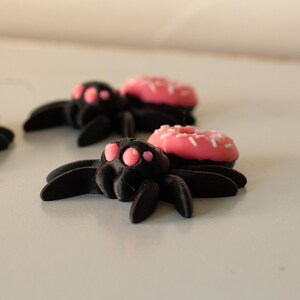 Articulated Donut Spider, 3D Printed, Halloween Trick or Treat - Etsy