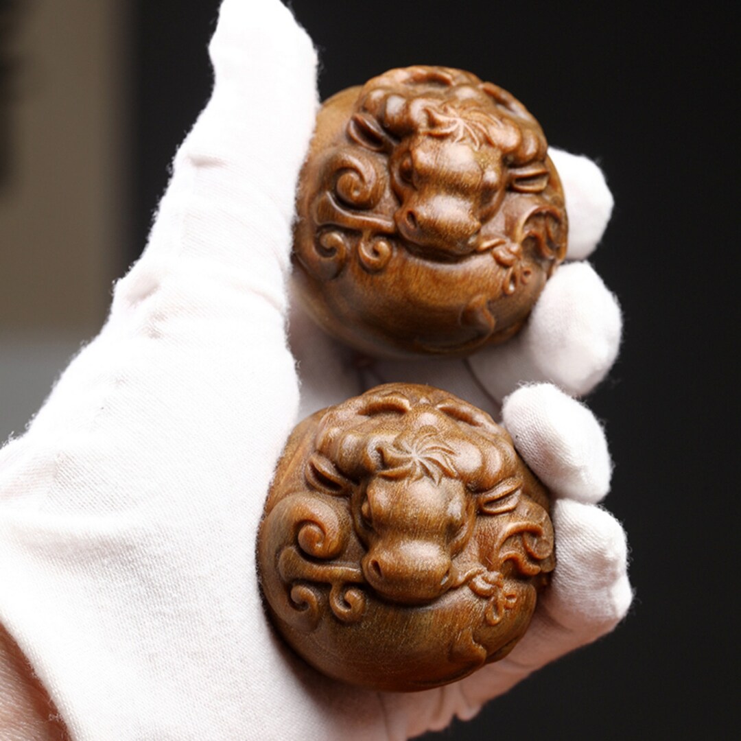 1 Pair Hand-carved Wooden Cow Figurine Health Care Ball Hand Playing ...