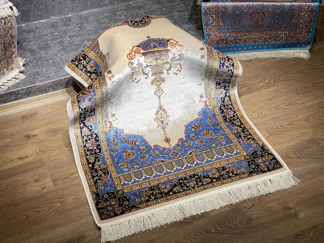 Bamboo Silk Prayer Rug: Luxury Islamic Seccadah, Ramadan Gift - Etsy