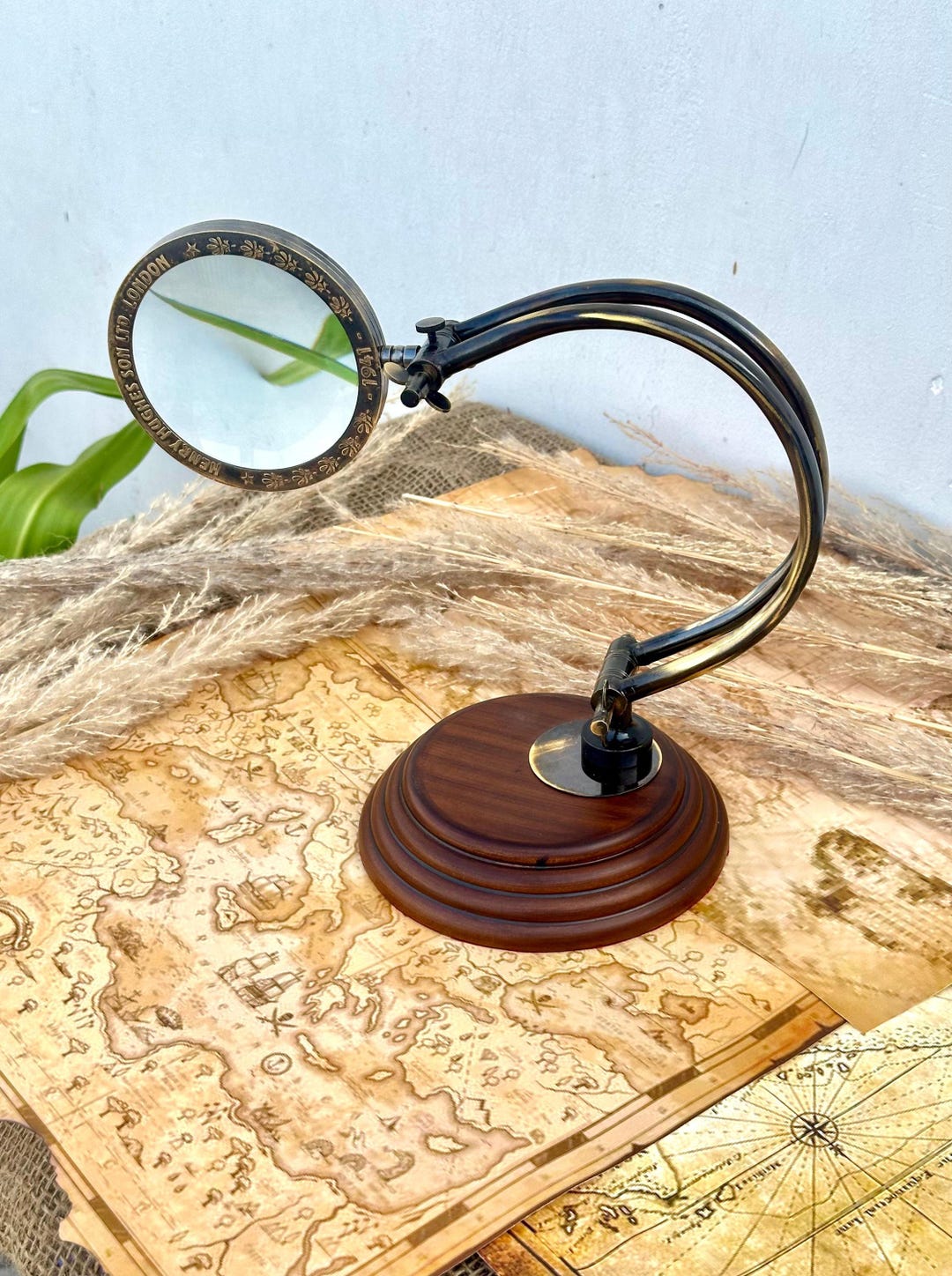 Personalized Magnifying Glass With Wooden Stand & Movable Lens ...