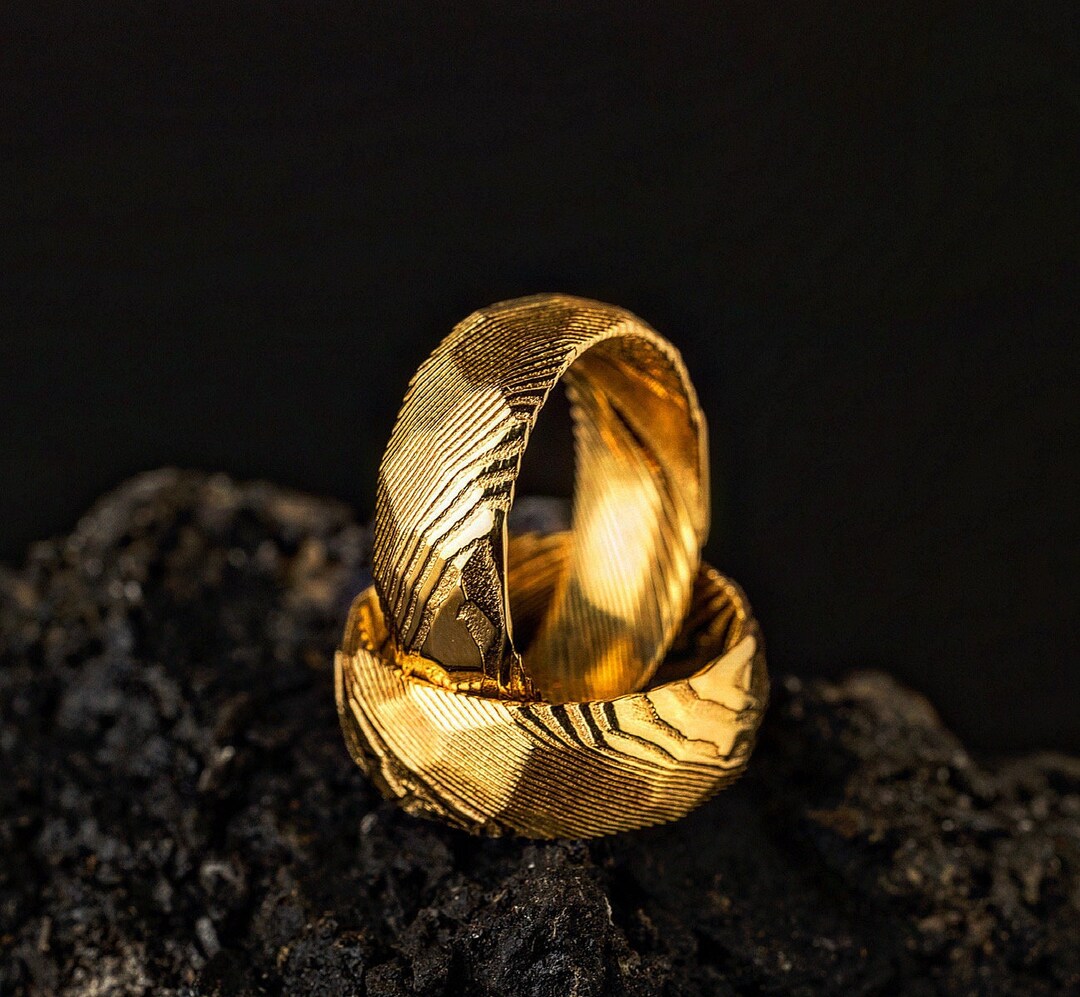 Gold Damascus Steel Ring Hammered Damascus Band Men Wedding - Etsy ...