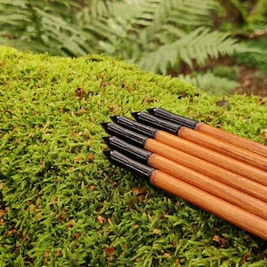Handmade Traditional Wood Arrows - "raven" [set of 6] - Etsy