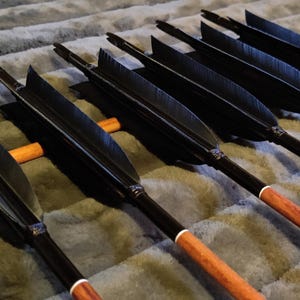 Handmade Traditional Wood Arrows - "raven" [set of 6] - Etsy