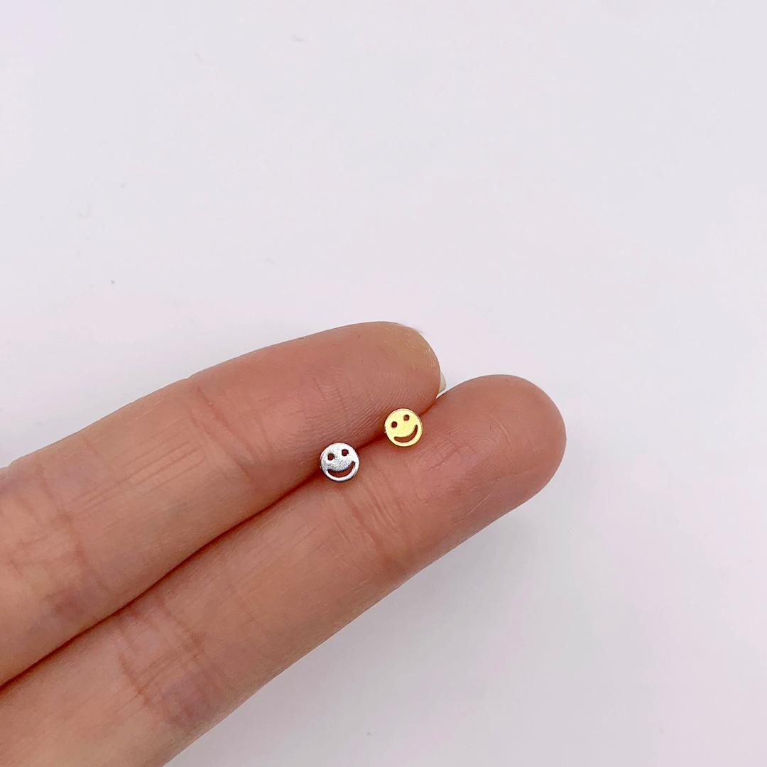 G23 Titanium Smiley Face Stud Tiny Stud Earring Minimalist Earring Dainty Stud Earring - Etsy