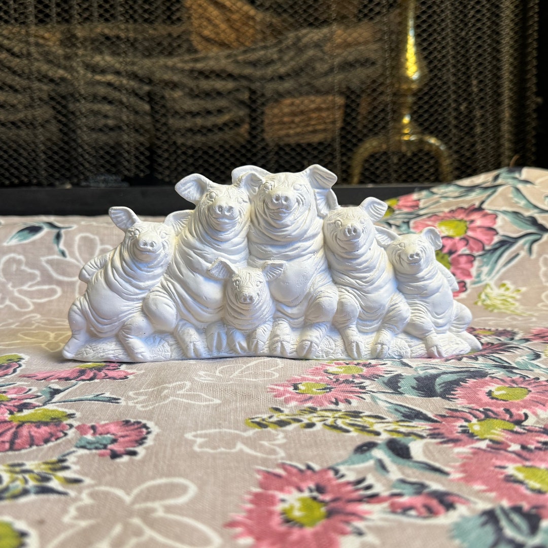 Ceramic Pigs Figurine, Unpainted Ceramic Bisque Pigs Setting Together ...