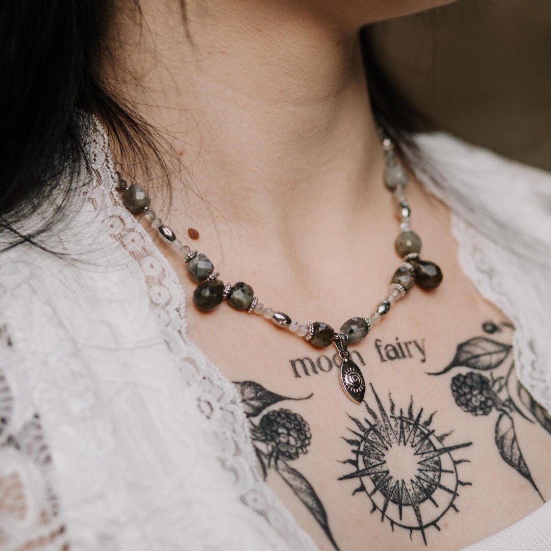 Oculus Lucis Pearl Necklace | Gold Silver | Labradorite | Crystal ...