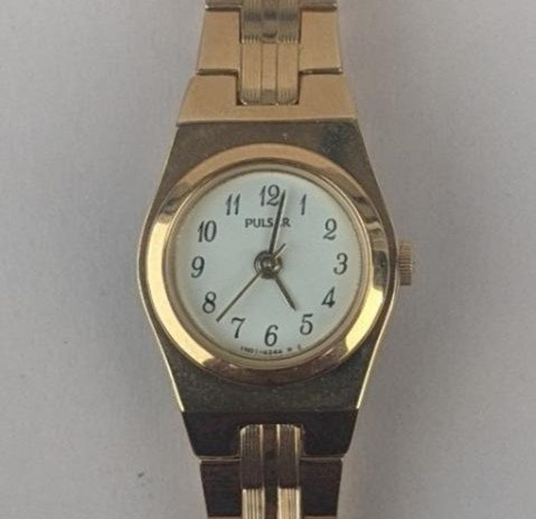 Vintage Lady's Pulsar Quartz Watch Retro Style Round Champagne Dial ...