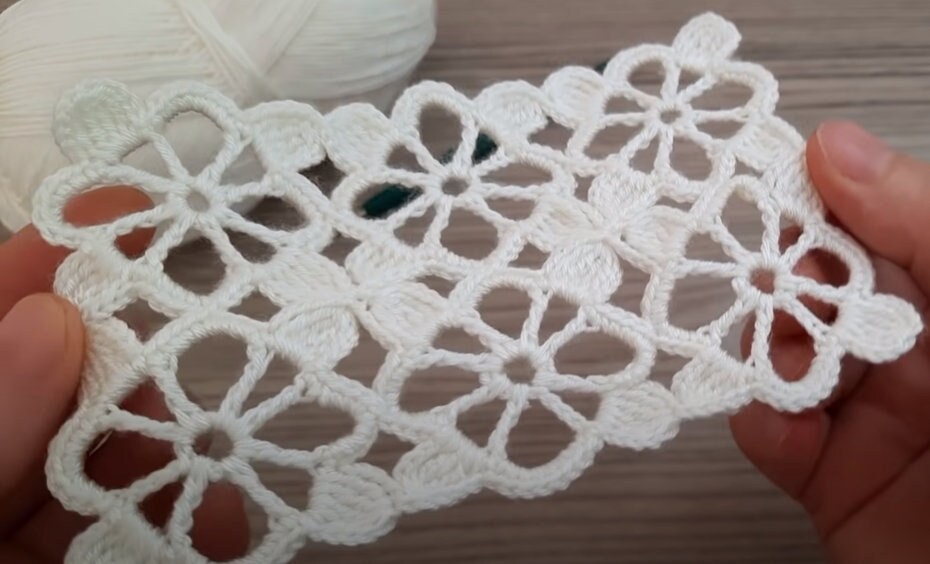 Crochet Flower Pattern: Easy and Beautiful Floral Design Crochet Mesh ...
