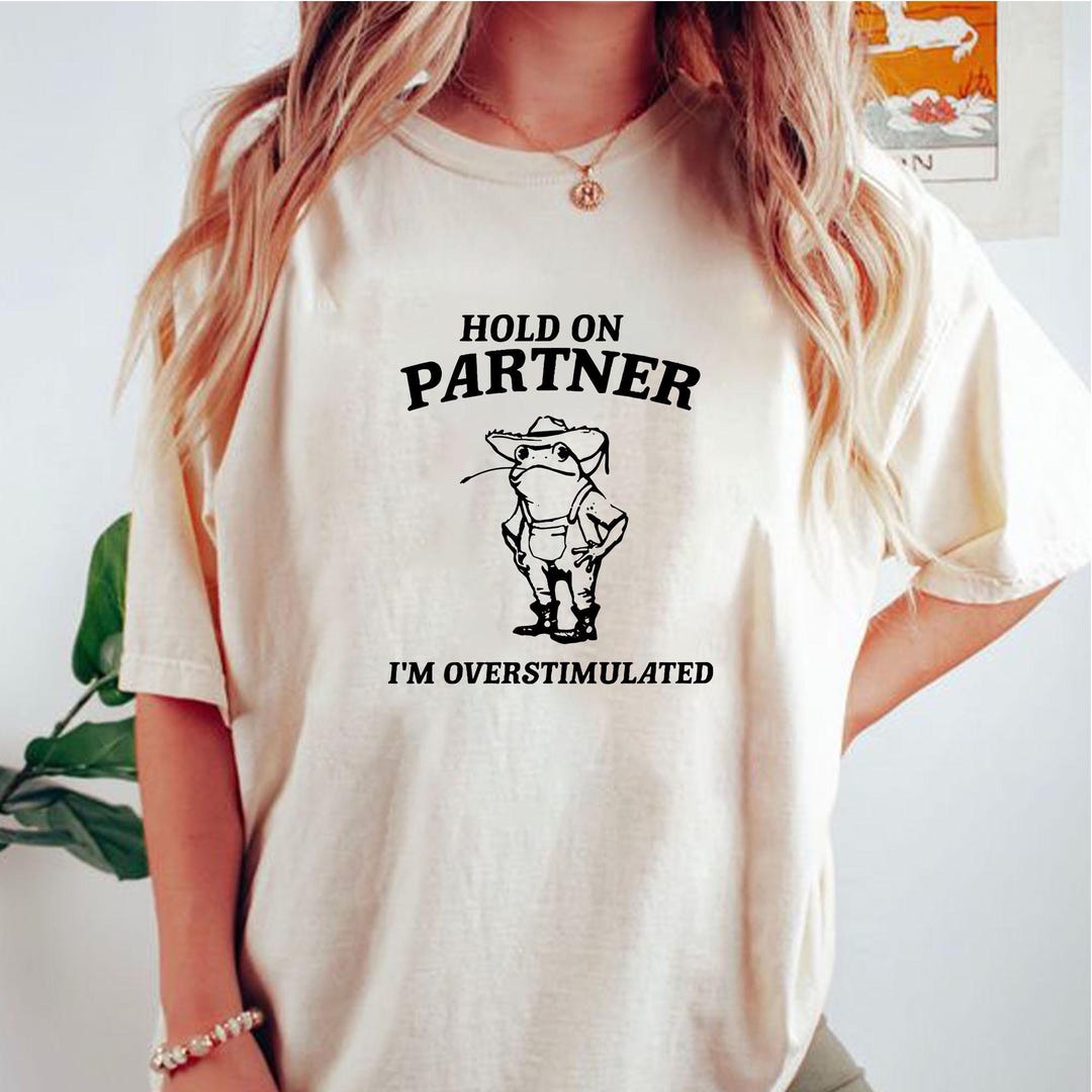 Hold on Partner Im Overstimulated Png, Funny Frog Png, Frog Meme Png ...