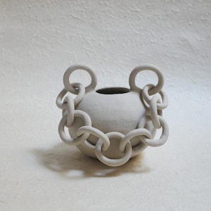 Handcrafted Black Ceramic Vase With Chain "septembre" - Etsy