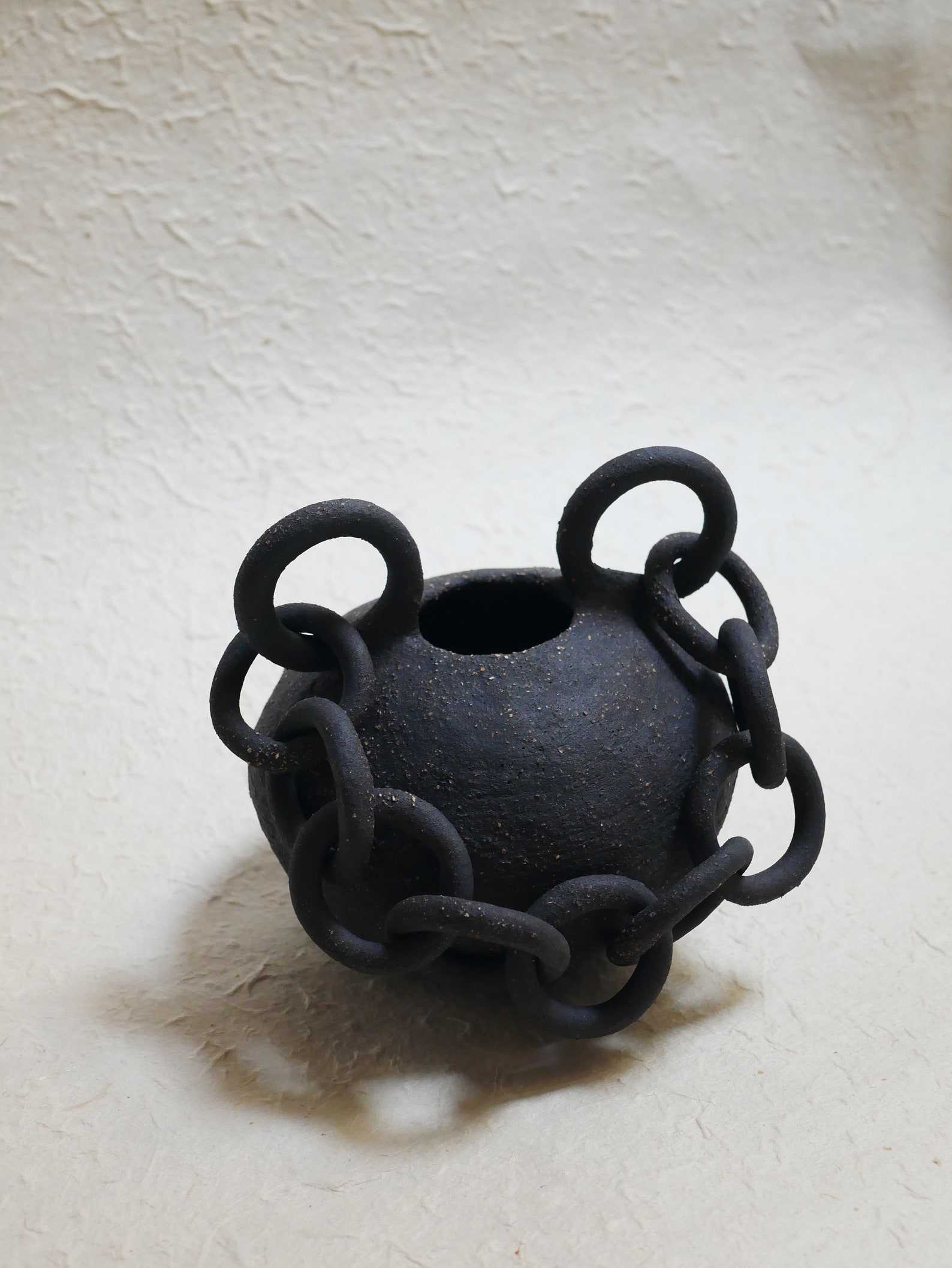 Handcrafted Black Ceramic Vase With Chain "septembre" - Etsy
