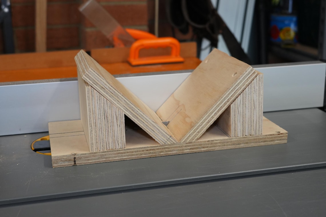 DIY Spline Jig Plans: Build a Spline Jig - Step-by-step Instructions ...