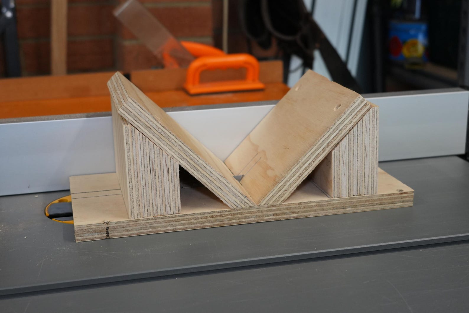 DIY Spline Jig Plans: Build a Spline Jig - Step-by-step Instructions ...