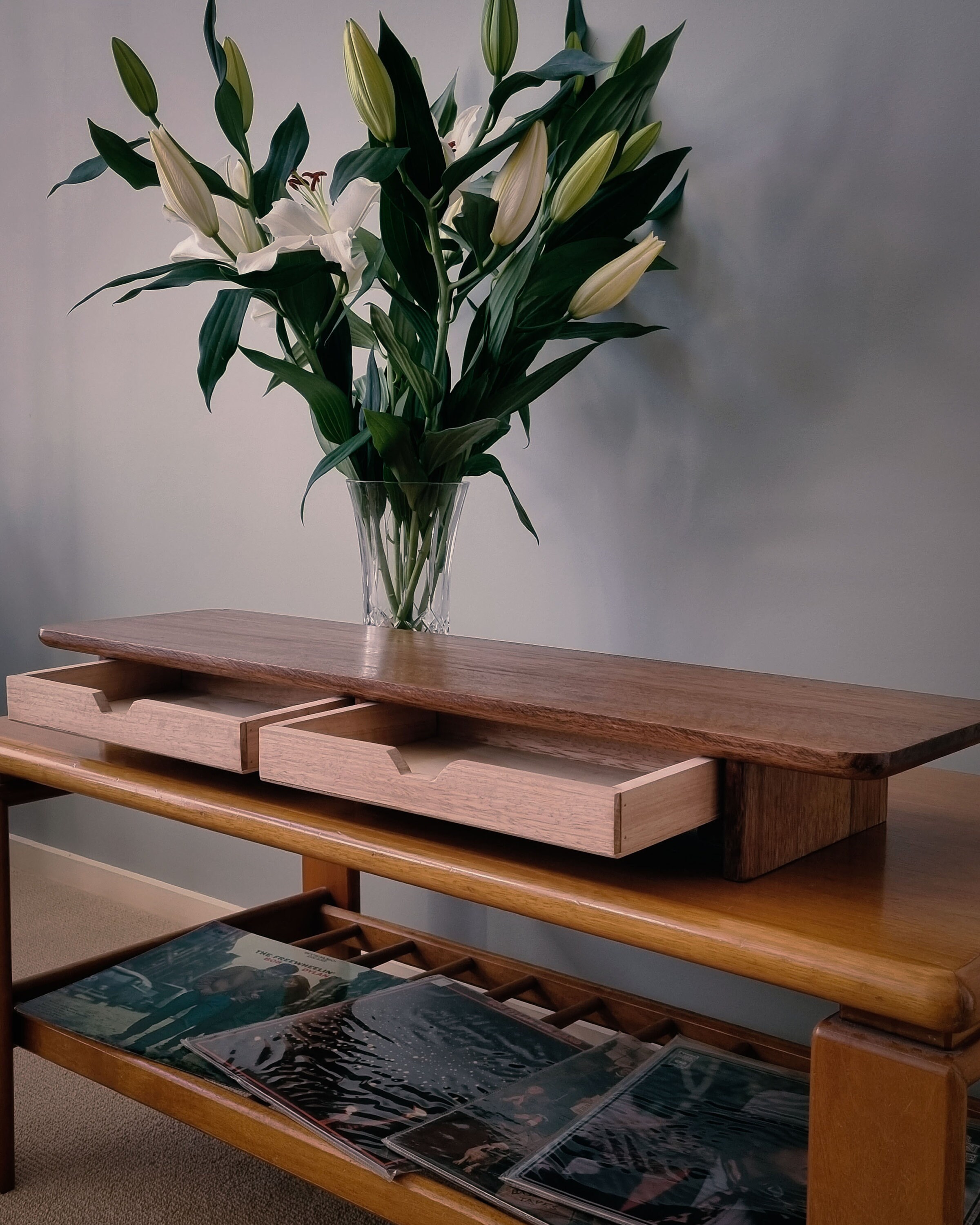 Mid-century Monitor Stand - DIY Build Plans | Woodworking Plans (metric ...