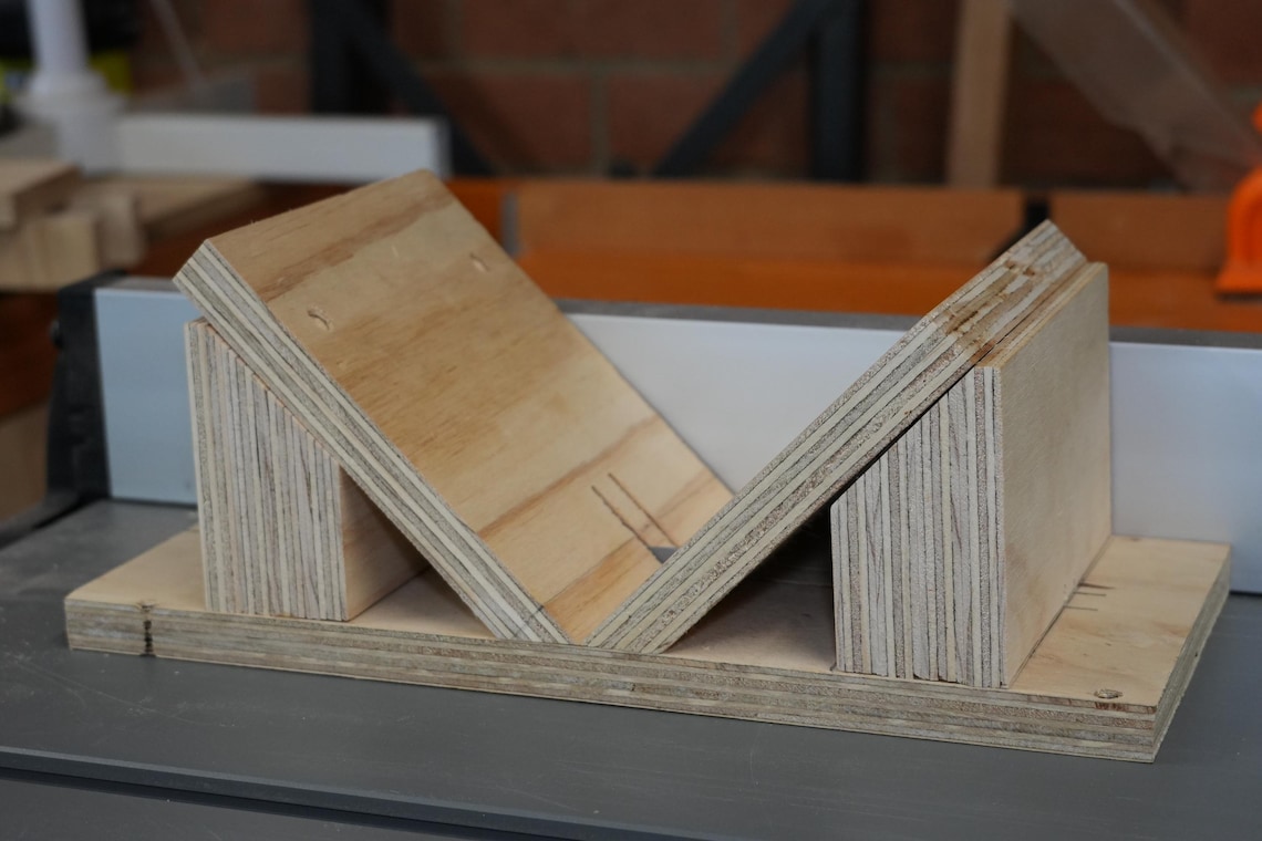 DIY Spline Jig Plans: Build a Spline Jig - Step-by-step Instructions ...