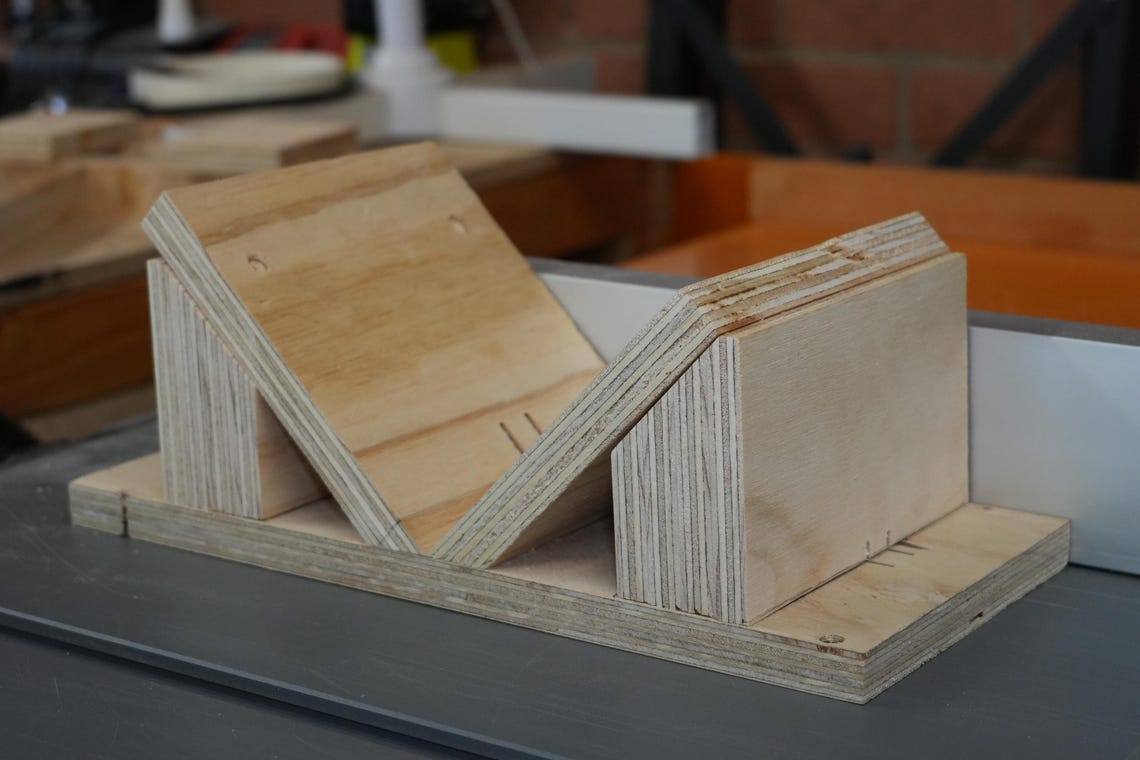 DIY Spline Jig Plans: Build a Spline Jig - Step-by-step Instructions ...