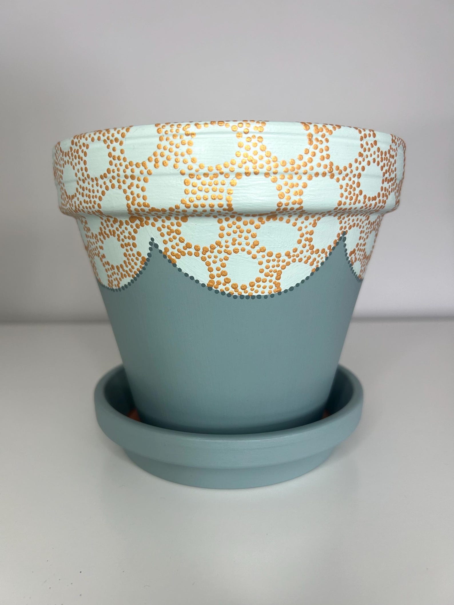 Scallop Edge Gold Mosaic Inspired Design Plant Pot With Matching Saucer ...