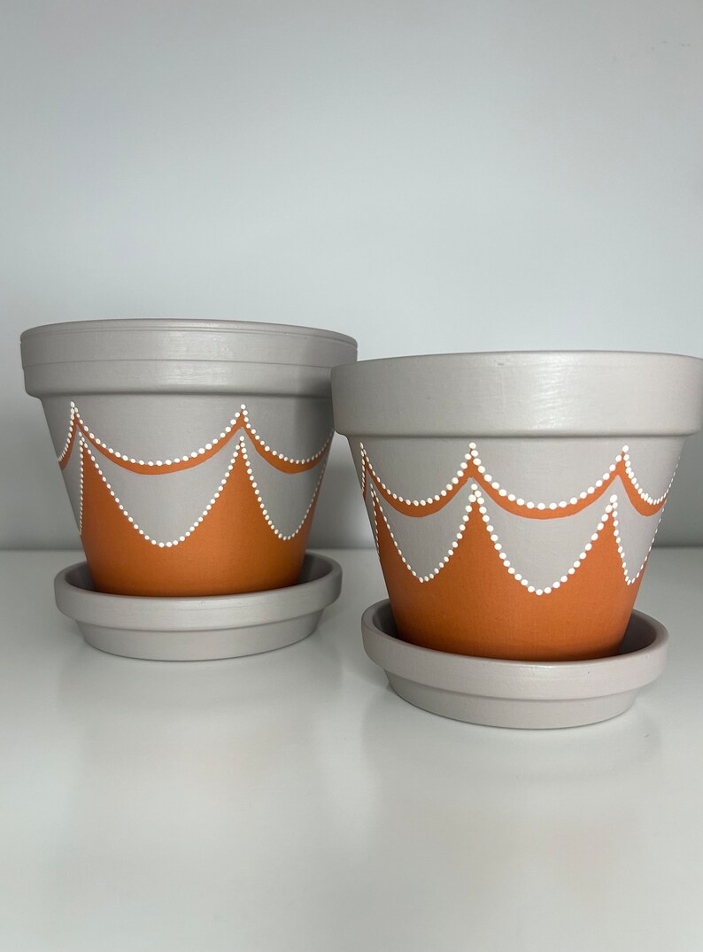 Double Scallop Edge Design Plant Pot With Matching Saucer in 5 ...