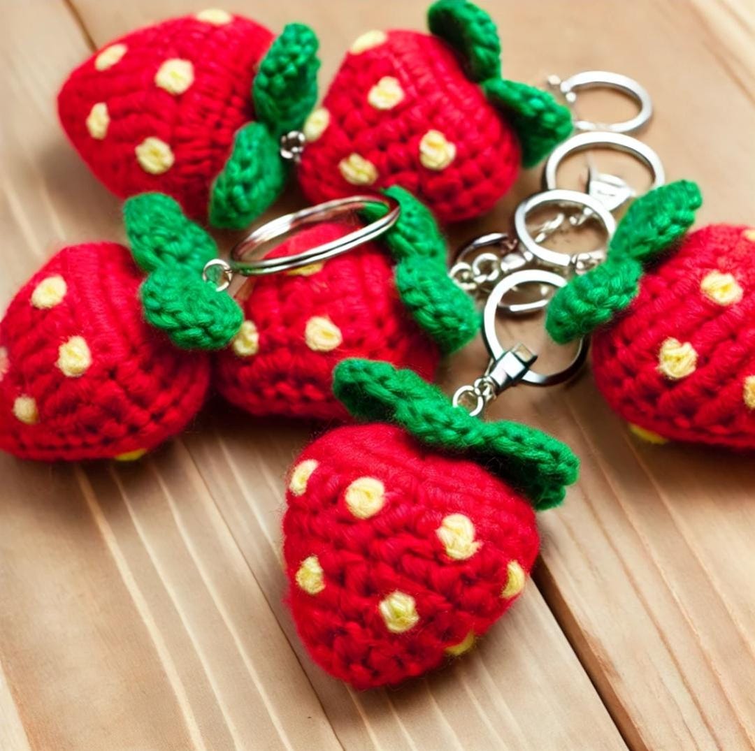 Handmade Crochet Strawberry Keychain Pattern – Easy Amigurumi Pattern ...