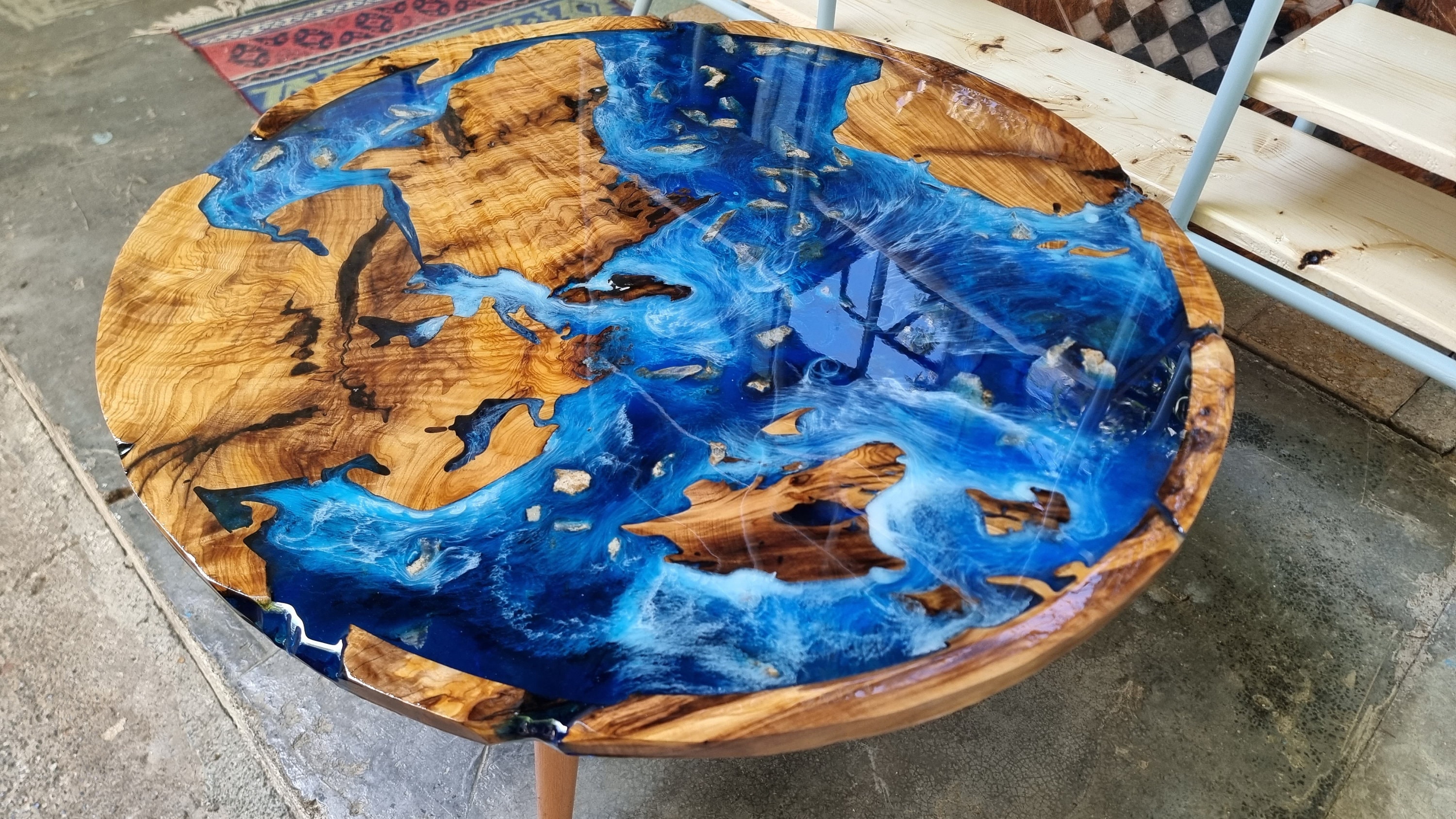 TABLE BASSE EN RÉSINE, Table basse ronde, Table d'appoint en résine ...