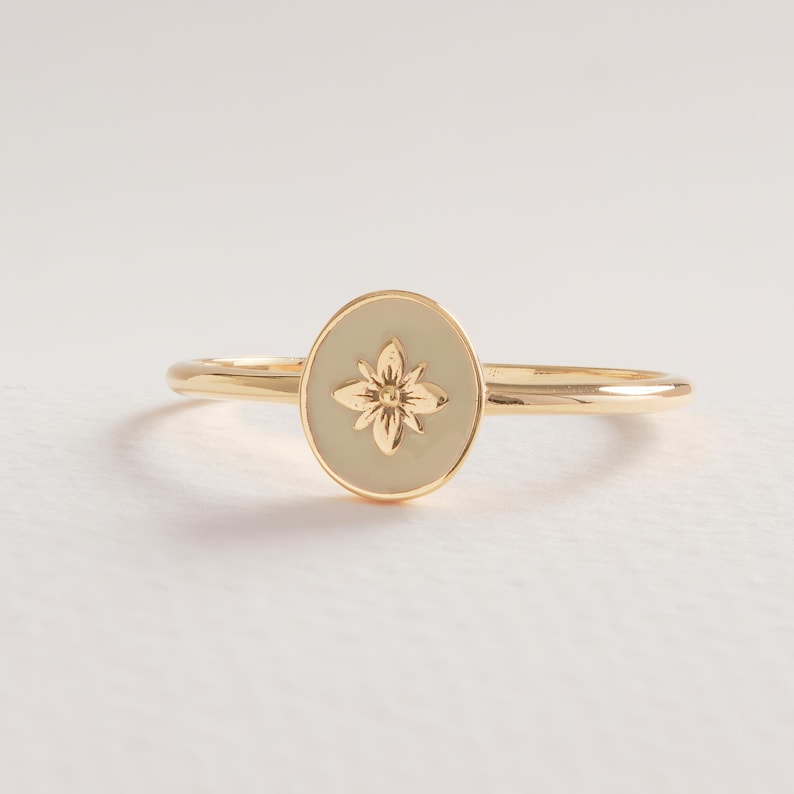 14K Gold Daisy Signet Bar Ring, Flower Engrave Flat Circle Signets ...