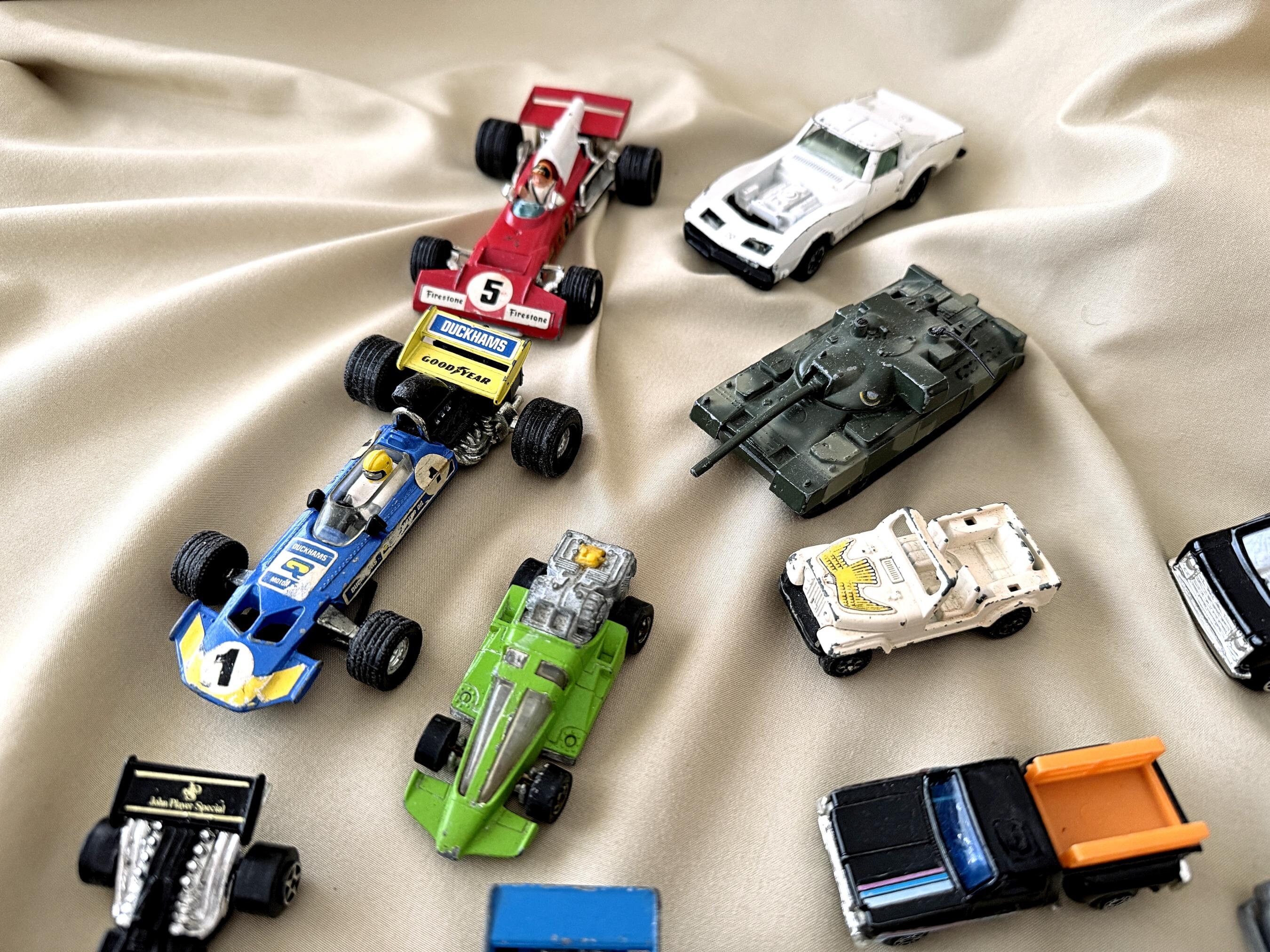 Lot of 64 Die-cast & Plastic Loose Cars Trucks First Responder Vehicles ...